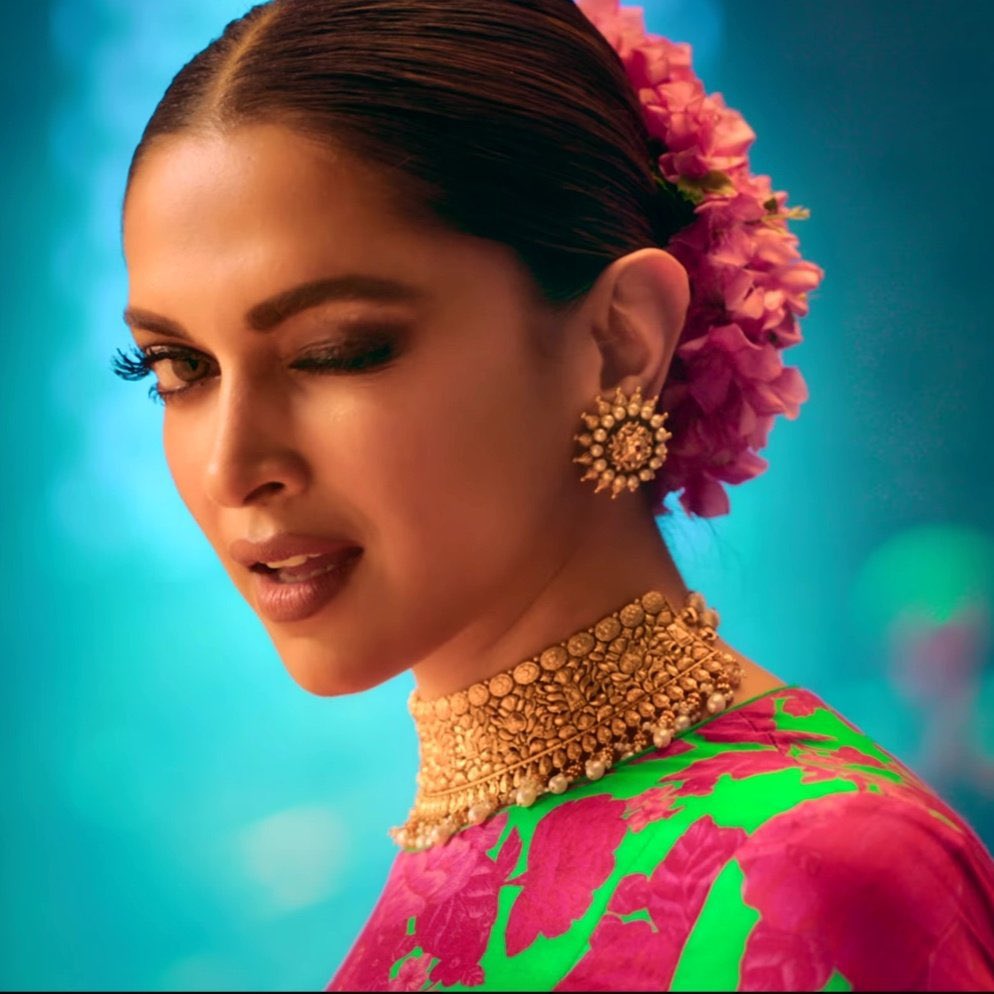 Umair Sandhu On Twitter New Kanta Bai In Bollywood Deepikapadukone ππ