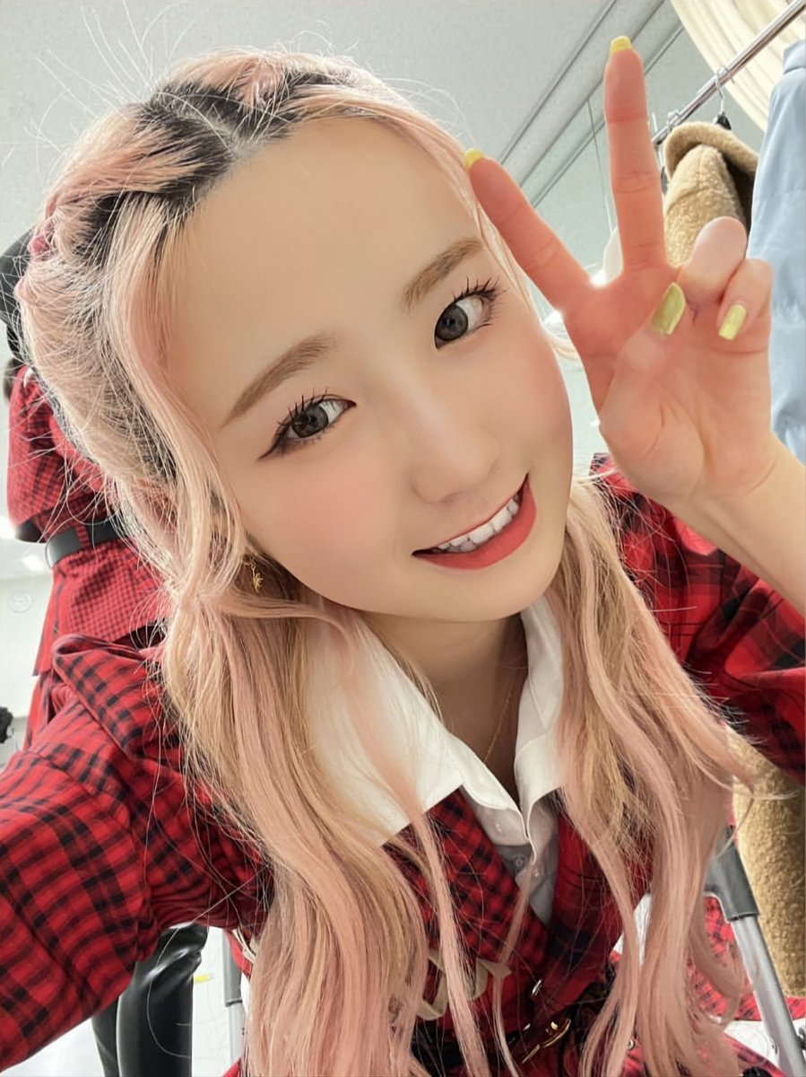 lunamoth on Twitter: "RT @Hitomi_Gallery: [📸] 221203 히스토리 3 (수정)💖 ベストアーティスト ありがとうございました🎤 🔗 https ...