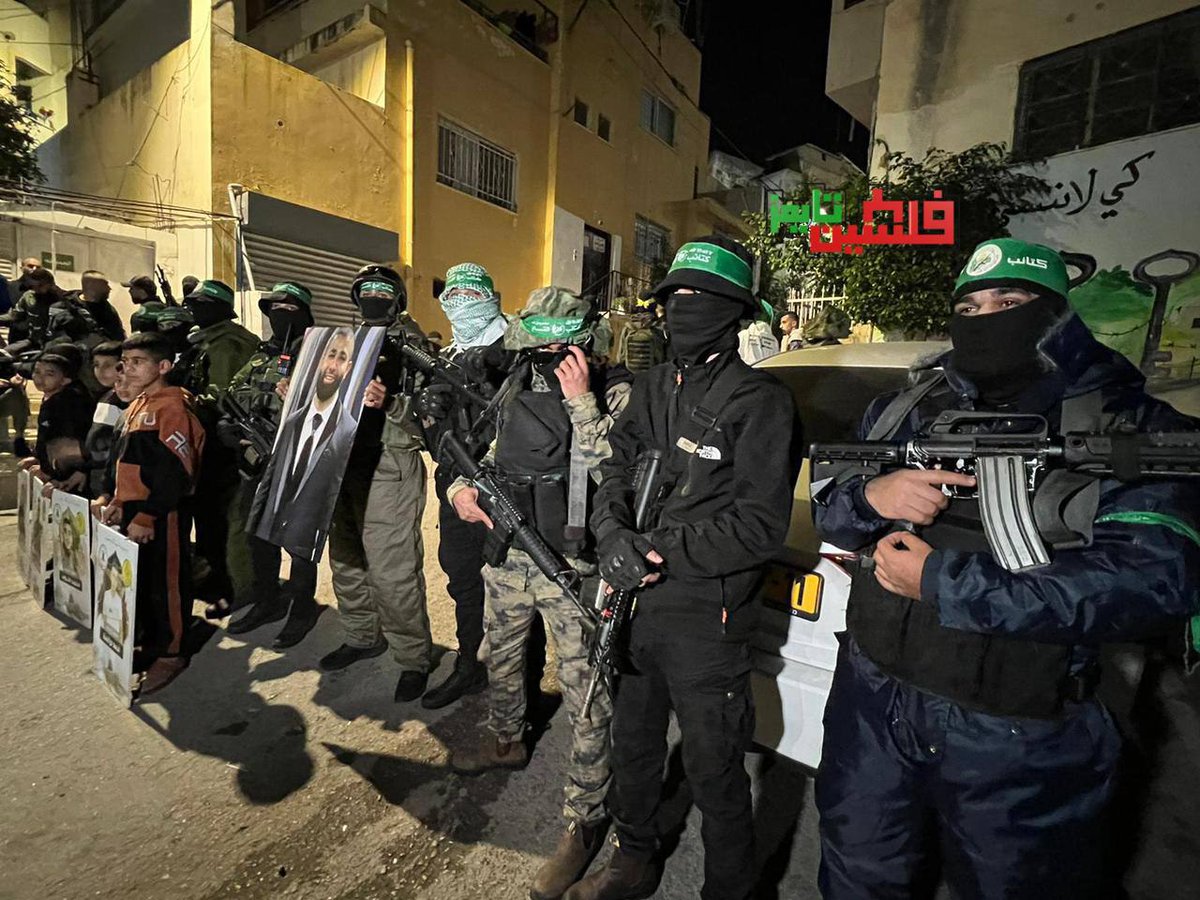 Armed Palestinians militants (Members of Jenin Battalion) marching in ...