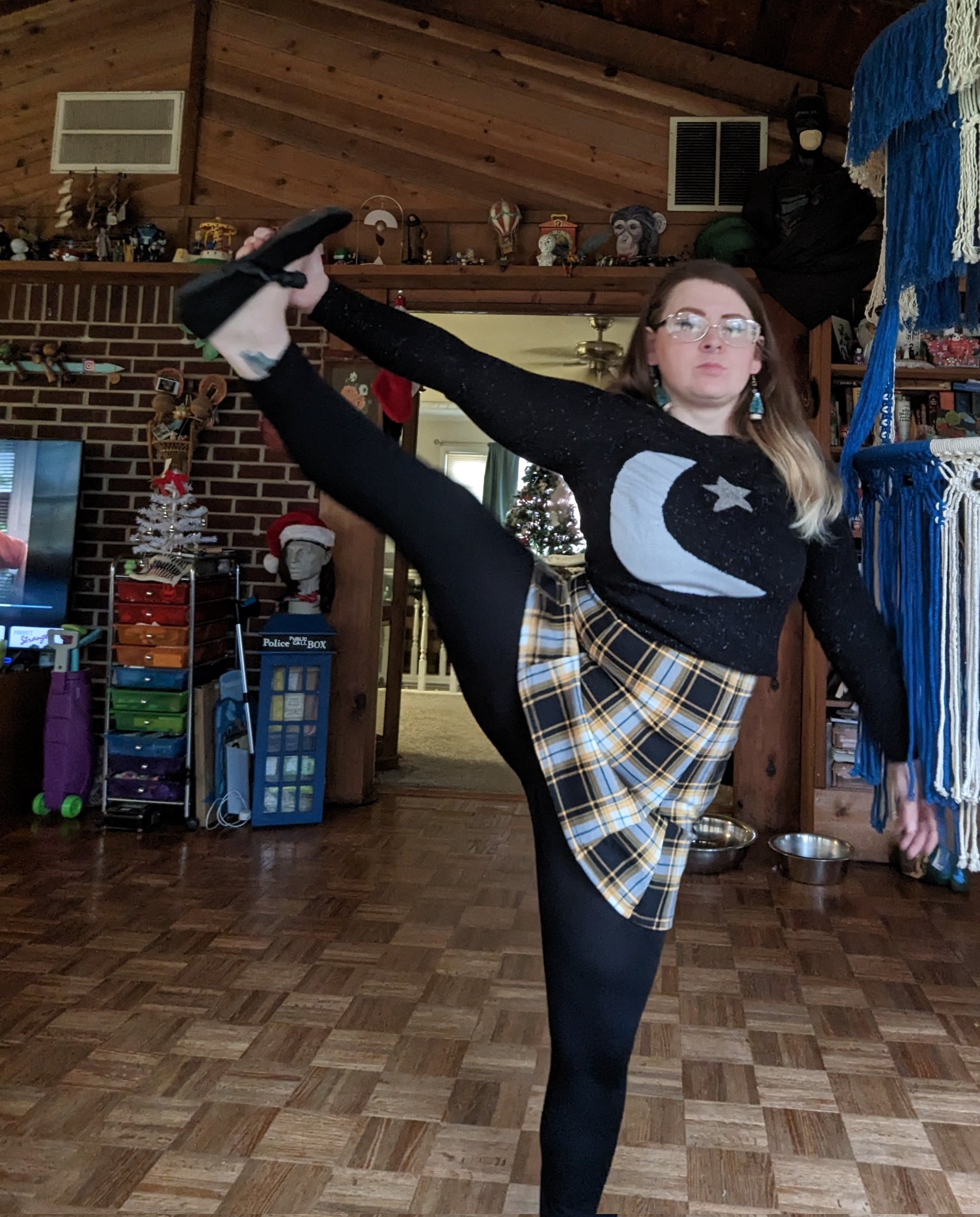 Tw Pornstars Chelle Silverstein Twitter Trying To Get The Entire Outfit In One Photo Like🤸