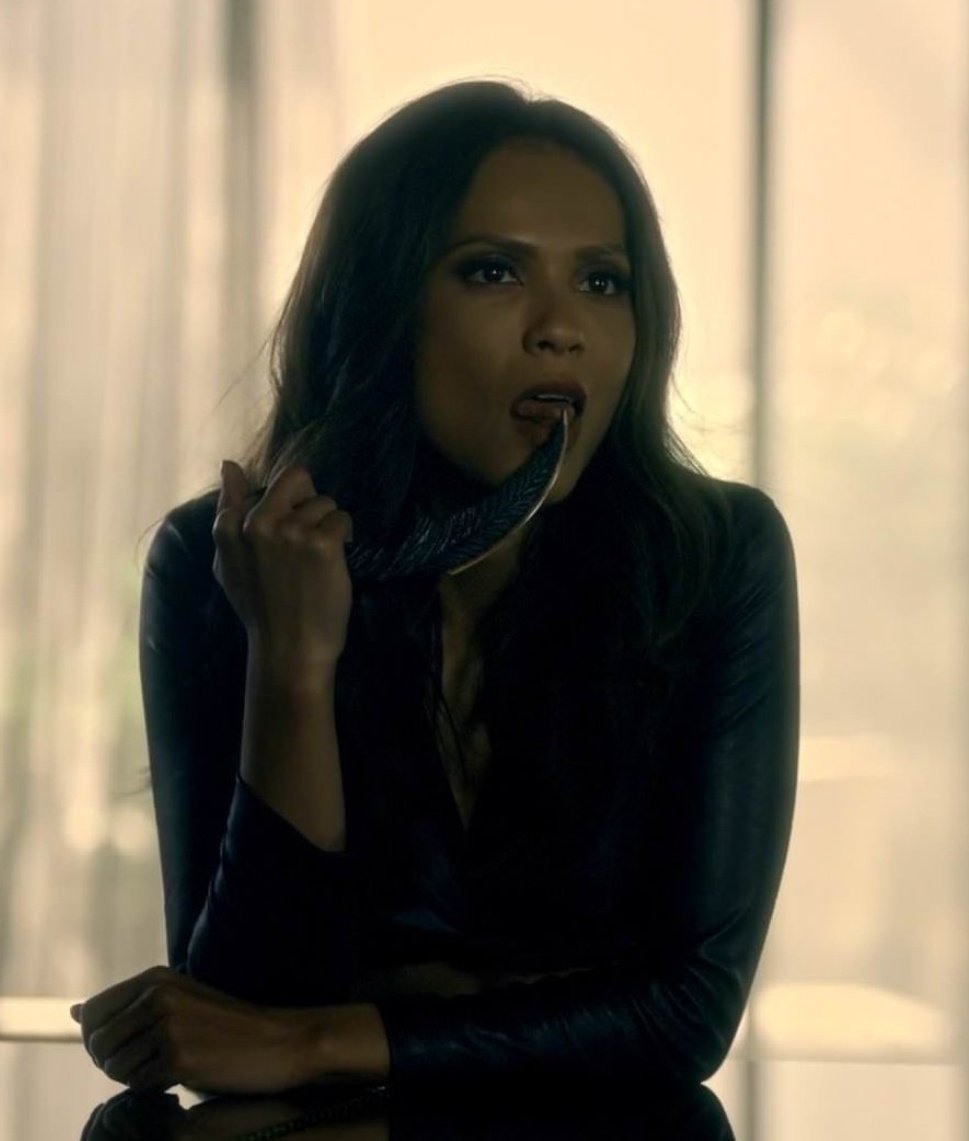 mazikeen smith sapphics like @sapphicslike