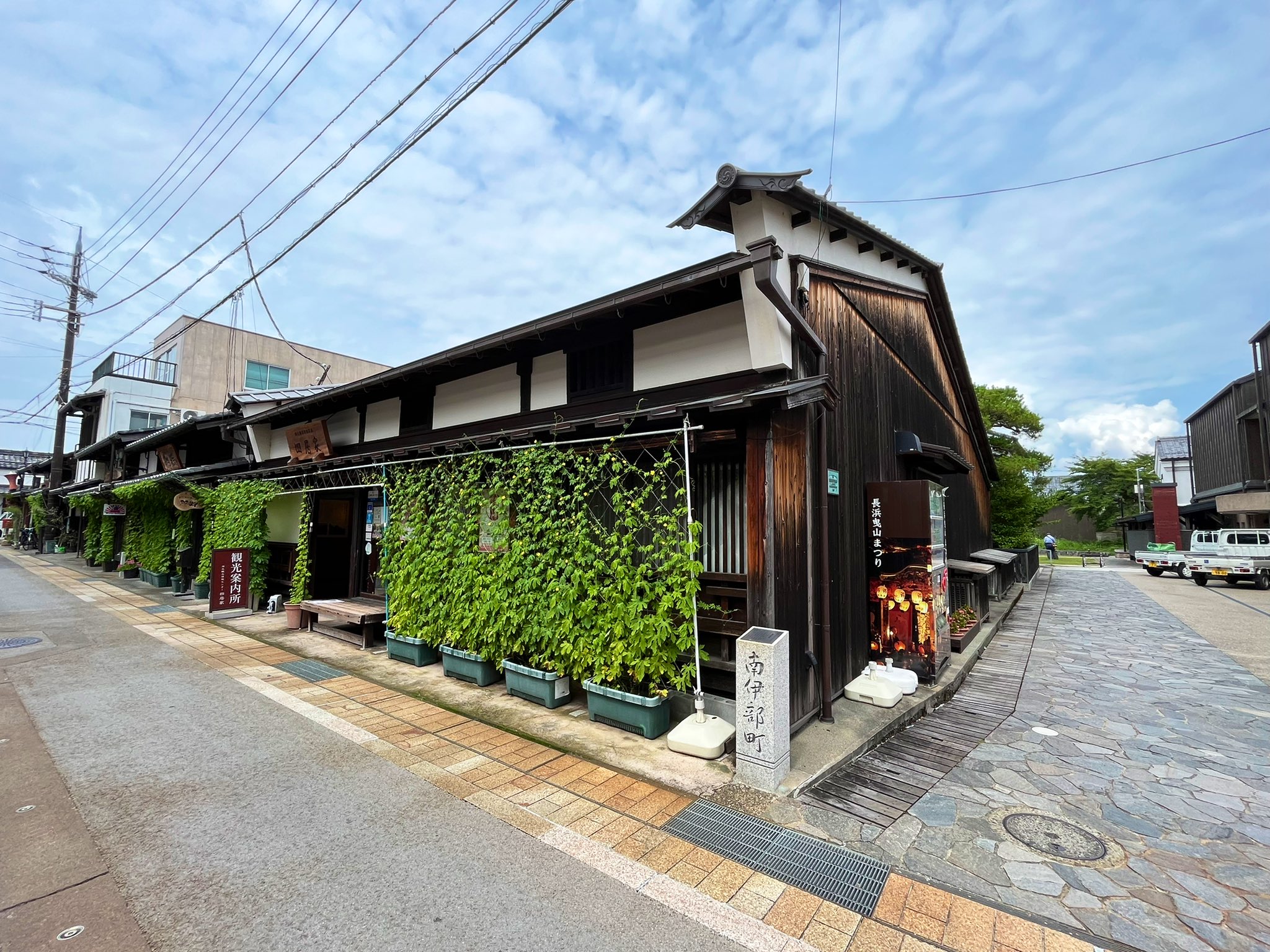 日本庭園メディア『おにわさん』中の人 On Twitter 📸旧四居家住宅④。 ⇨明治時代はじめに起こった長浜大火で多くの町家が焼失した中