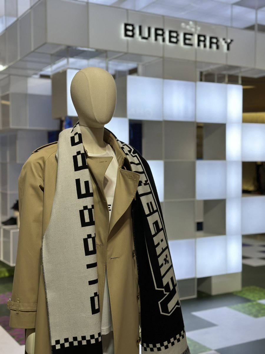 Papoohhhh🦊💚🐰 on Twitter: "Burberry x Minecraft #BurberryxMinecraft #burberryxbright # ...