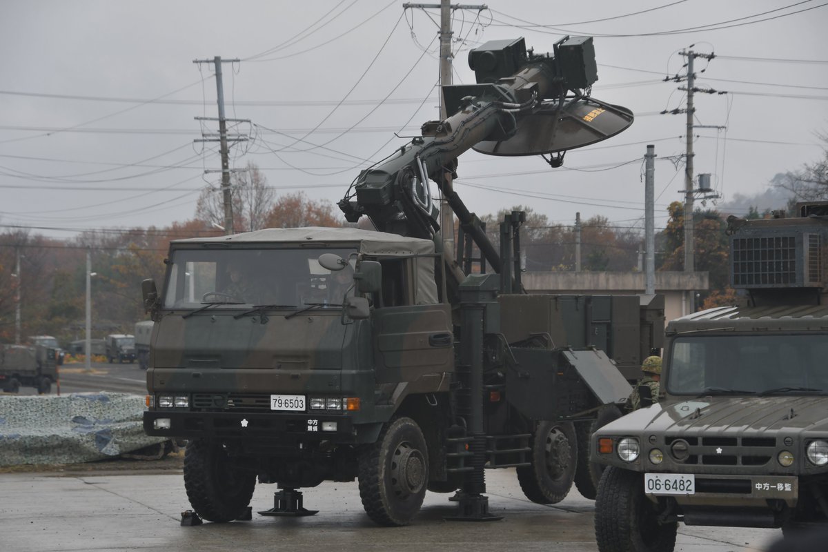 ふにに on Twitter: "本日開催された陸自今津駐屯地記念行事にて地上レーダ装置1号改 JTPS-P23と共に訓練展示に参加する、無人偵察機システム（FFRS）の追随装置。"