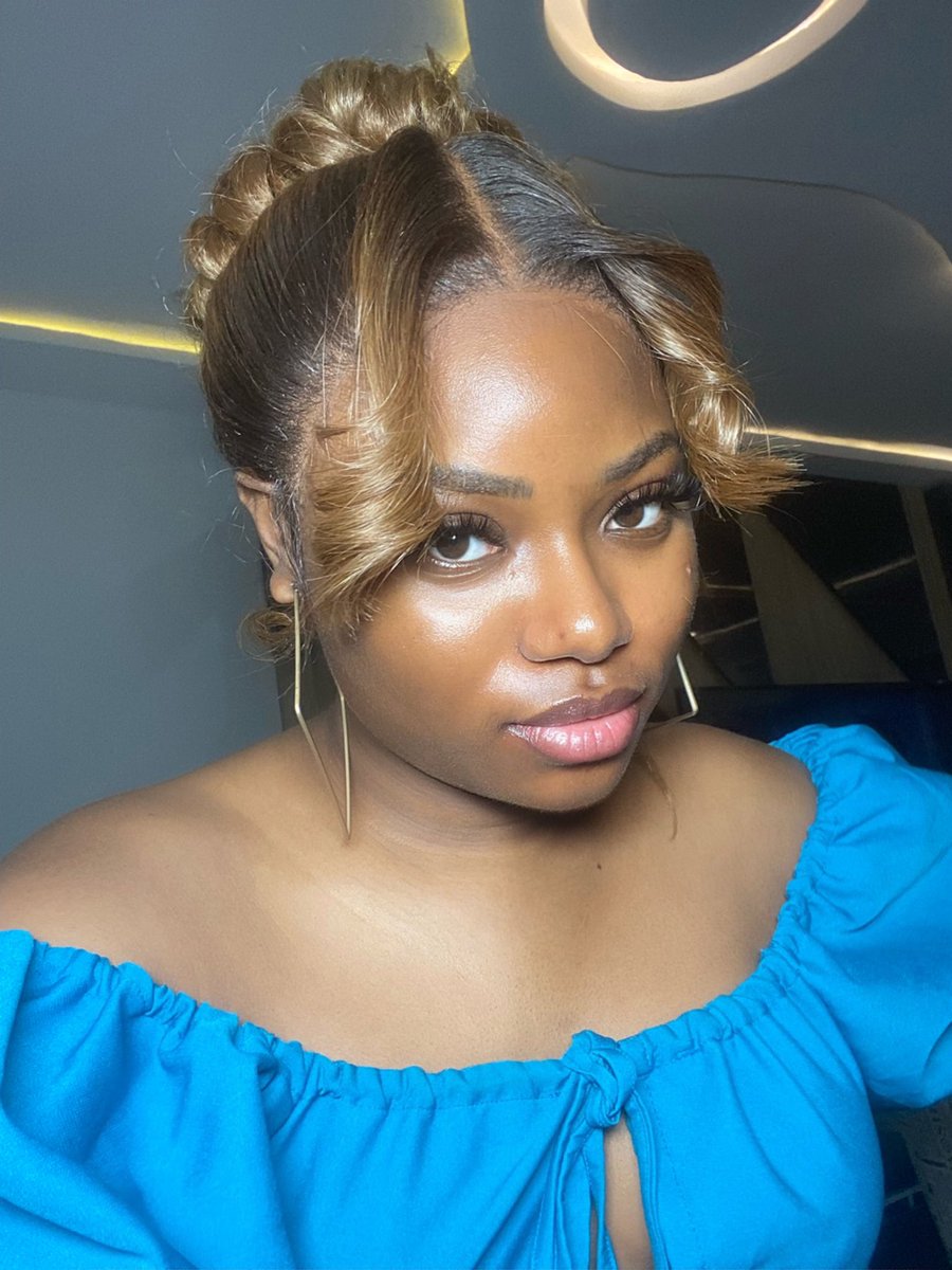 Big W 💕 on Twitter: "In massive addy to me. Showing off my hair stylists work 😌"