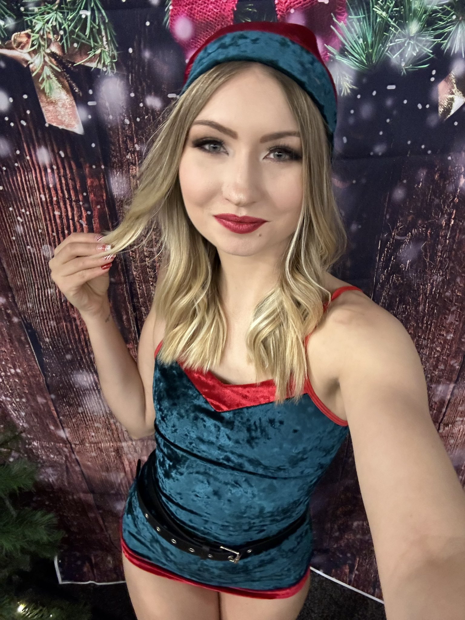 Tw Pornstars Emma Sirus Twitter I Had So Much Fun Exxxotica This Weekend Sadly I Had To 8