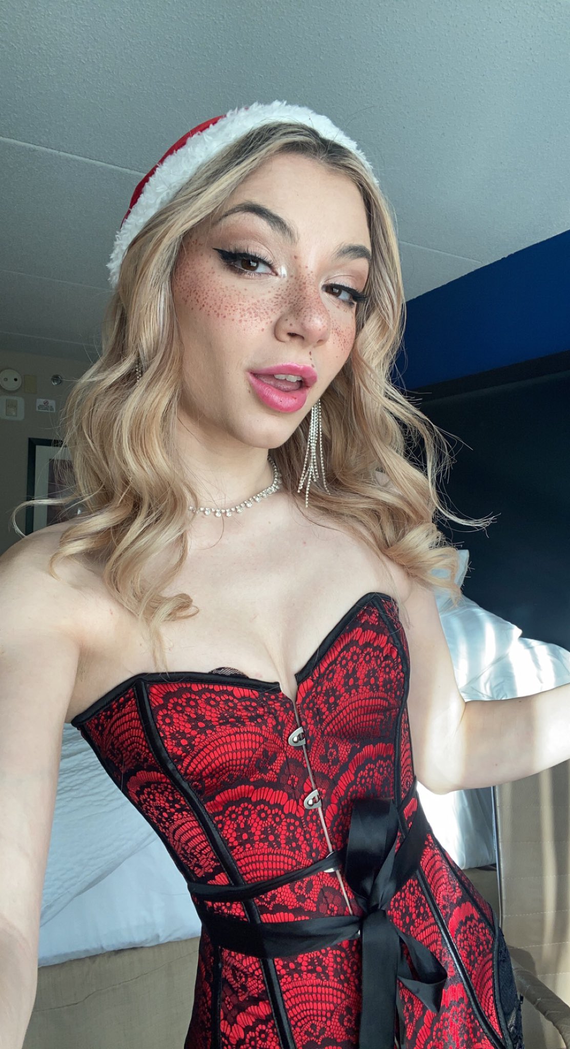 TW Pornstars - Demi Hawks 🦅. Twitter. Last day of @EXXXOTICA 💋 I’m online now!. 9:07 PM - 4 Dec 2022