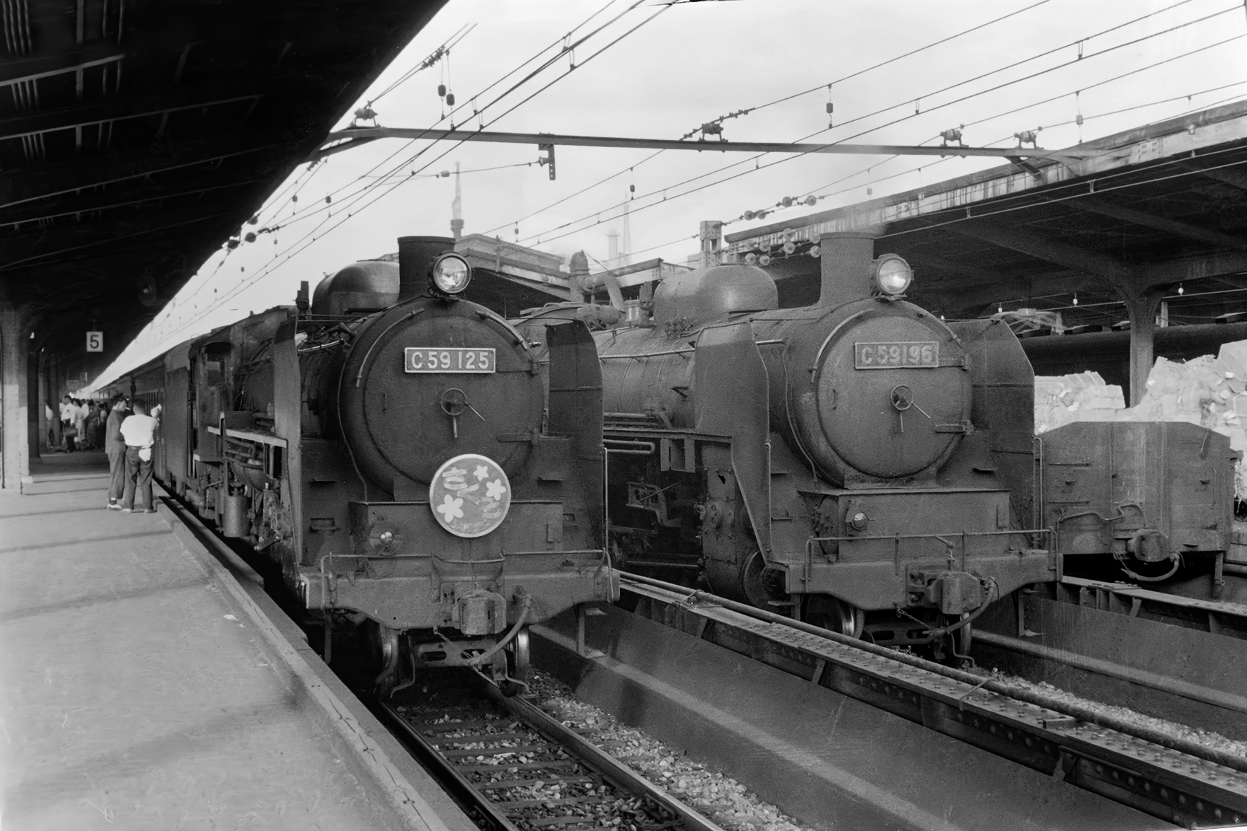 ゆっくり研究所 on Twitter: "#つばめ 日付ネタで宮原の #C59 125号機。隣は岡山のラストナンバー https://t.co/p13XKsLfKj" / Twitter