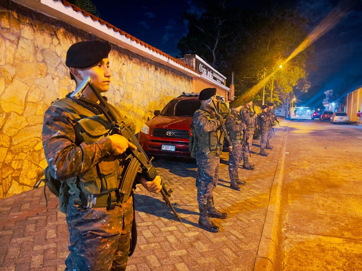Ejército Guatemala on Twitter: "Brigada de Paracaidistas del #EjércitoGT realiza operaciones ...