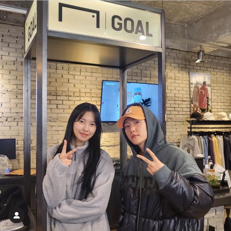 4thapr on Twitter: "RT @I_CEZY: goalstudio_flagship : คุณแบคฮยอนจาก EXO มาเยี่ยมชมร้าน ...
