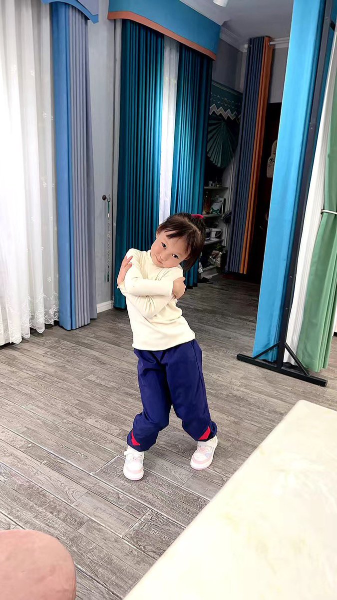 咪女扫楼（ 我女性！23岁！） On Twitter 小女童 扫楼 女童 原味 运动鞋 尾随
