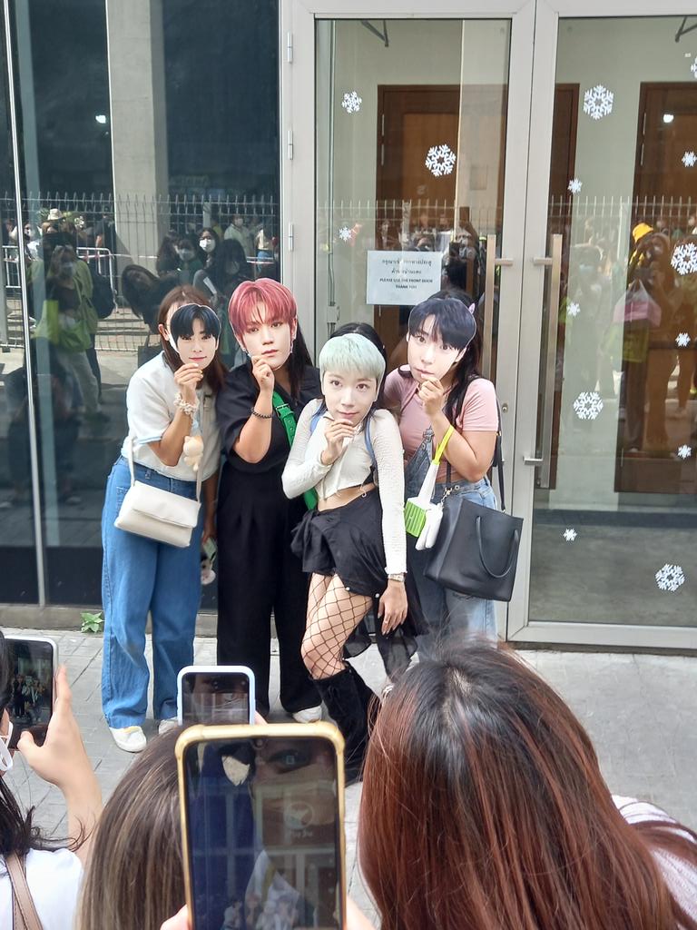 what do you mean on Twitter: "RT @Chittaphonyka: ขอร้องงงงง55555555555"