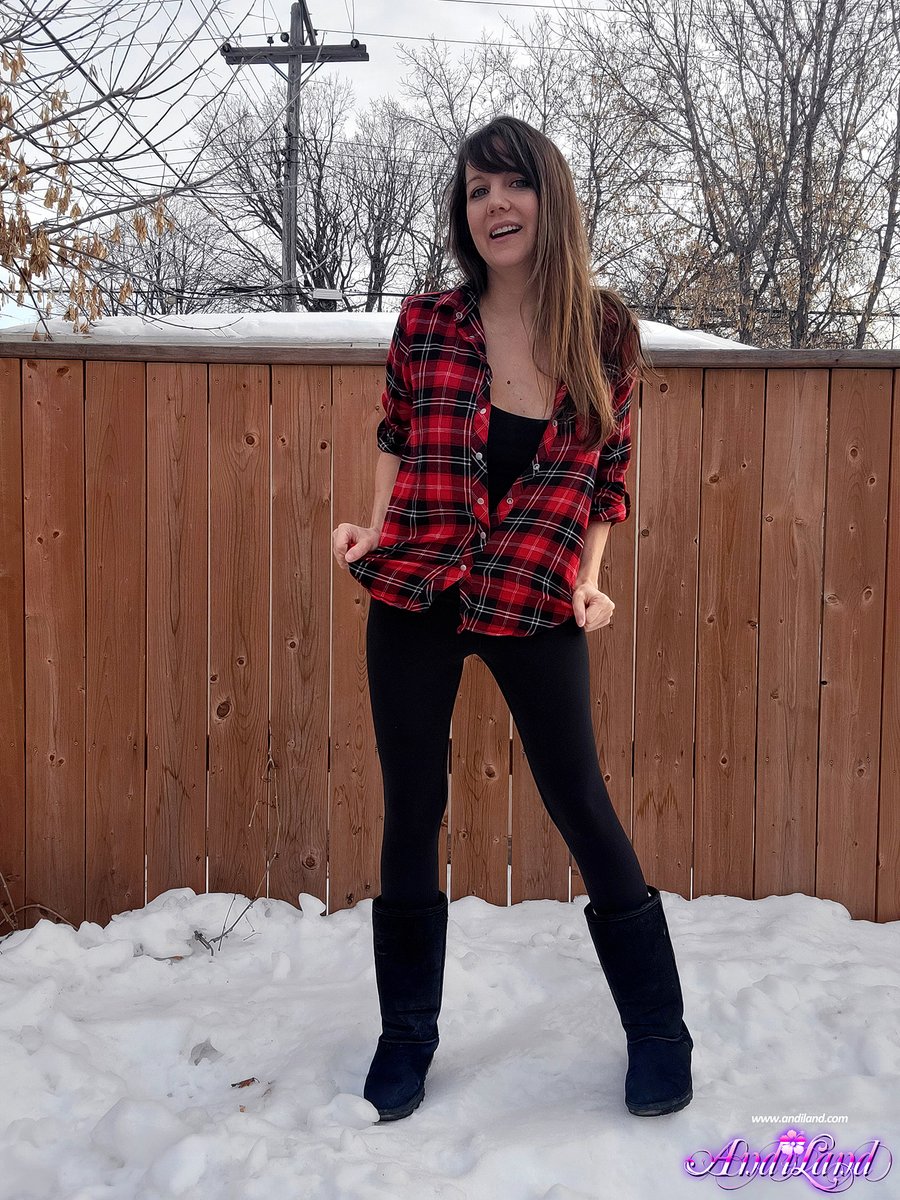 Andi Land πΊ On Twitter Had Fun Flashing The Camera In My Yard This
