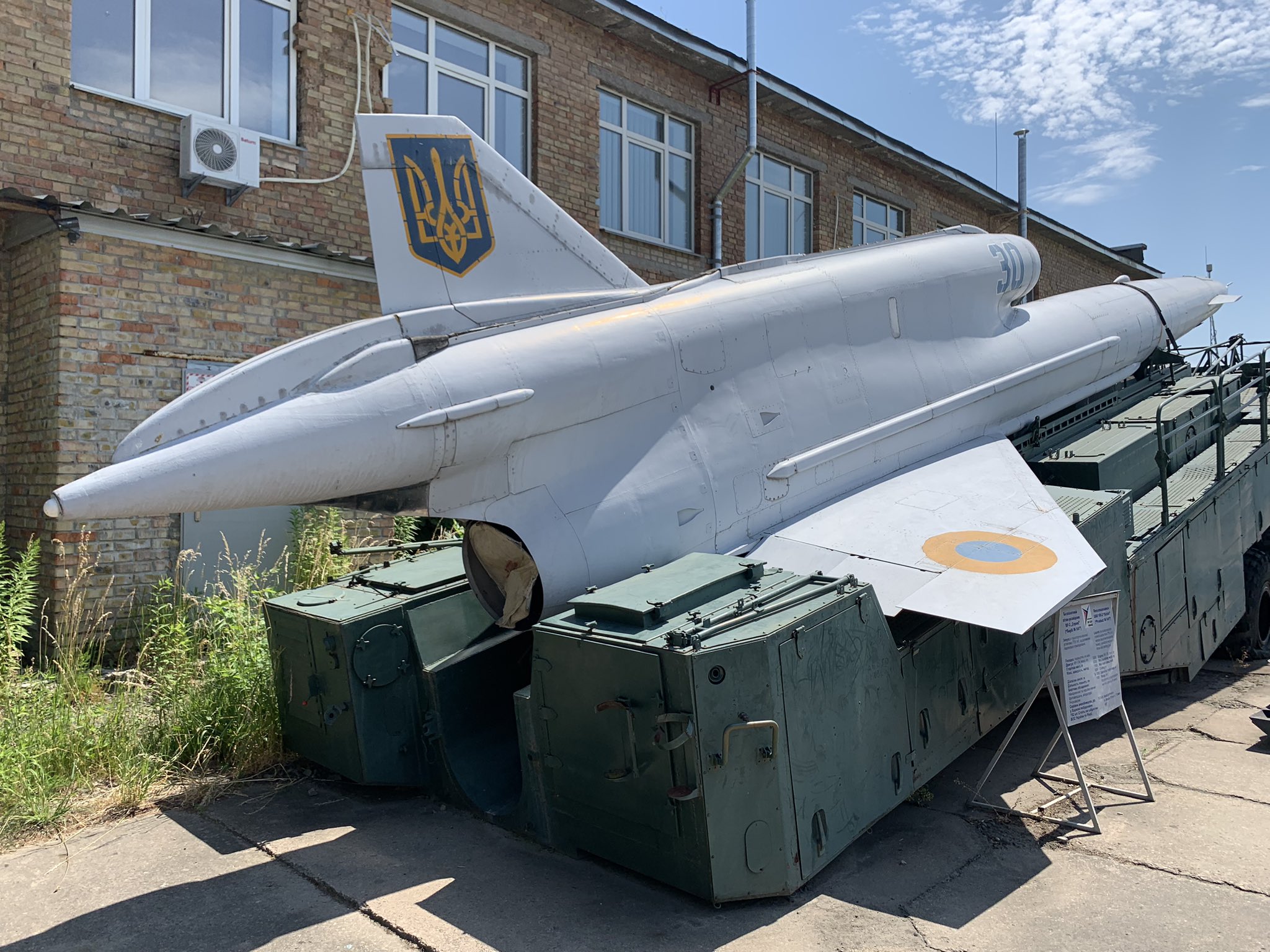 動員 on Twitter: "たしかTu-141の写真があったはず…と思って探したらあった。3年前にみんなでキエフに行った時 https://t.co/SKZSUk6LfI" / Twitter