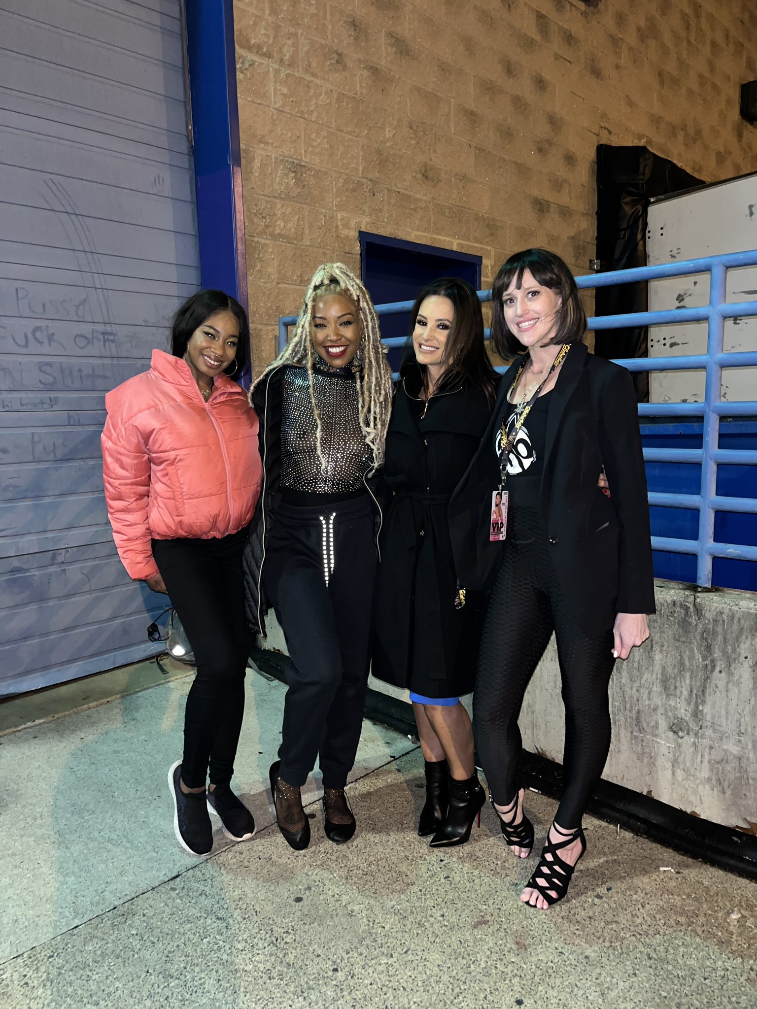 TW Pornstars - Lisa Ann. Twitter. I was all smiles when i got to catch up with @EveLaurence. 6: ...