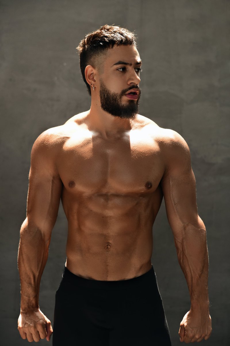 Hot Dudes Good Mood 🇺🇦 on Twitter: "RT @JamesAxel111: