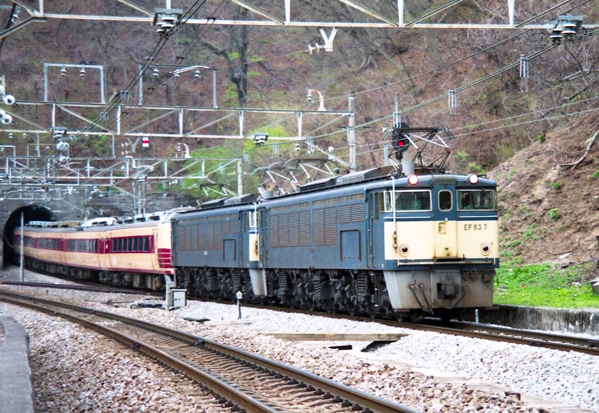北鉄⭐️⭐️⭐️ on Twitter: "#みんなの重連見せて #EF637 #189系 当然だけどヨコカルは全ての列車がEF63重連での運転だった"