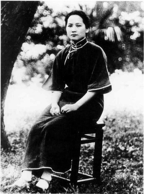 Soong Sisters. Tiga saudari keturunan Hakka (客家) dari Shanghai yang ...