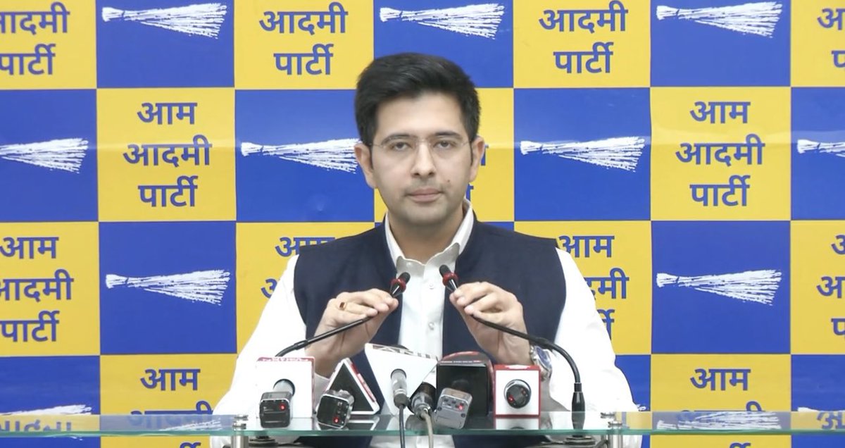 Mystery of AAP's Flag (Thread) Check these 2 pics Left pic is AAP's ...