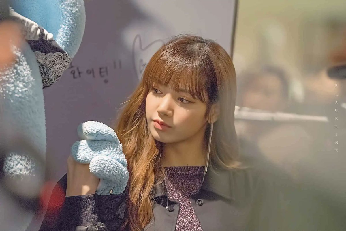 JOY🎥🏳️‍🌈⁰³²⁷ on Twitter: "Everytime i see this pic, I always remember MJ Luna's #LISA edit. Very ...