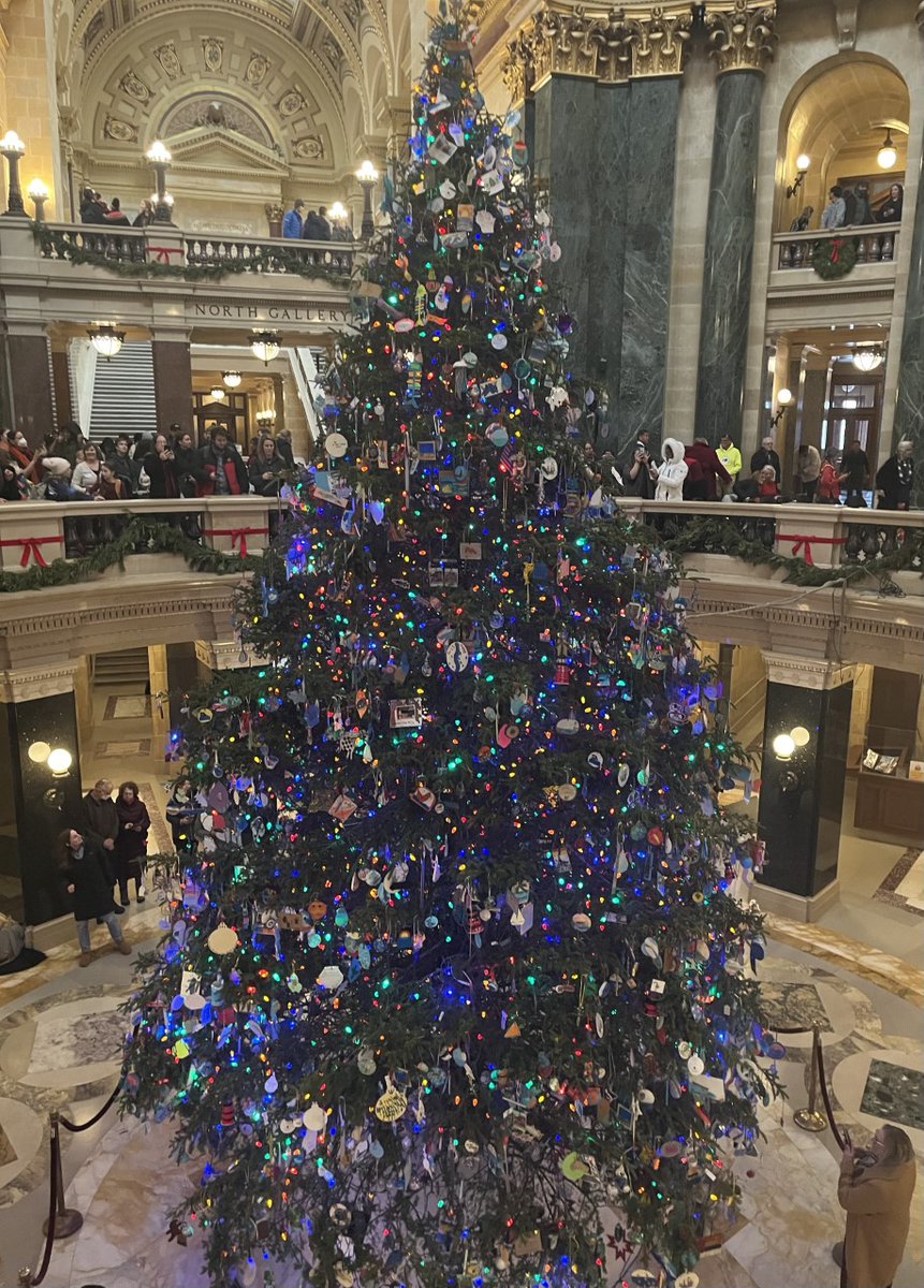 John Steigerwald On Twitter Democrats Have A Problem Saying CHRISTMAS Tree What Else Do You john-steigerwald-on-twitter-democrats-have-a-problem-saying-christmas-tree-what-else-do-you
