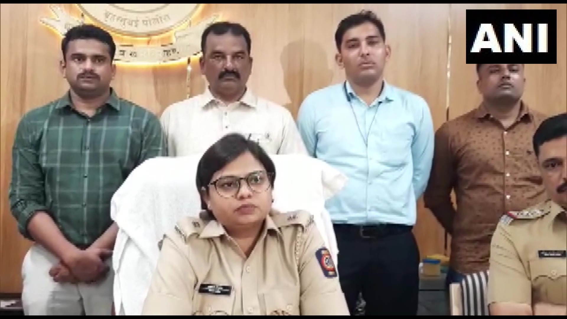 ANI on Twitter: "Mumbai| 2 accused (Dharmendra Prasad Shinde & Avinash Gaikwad) held by Kasturba ...