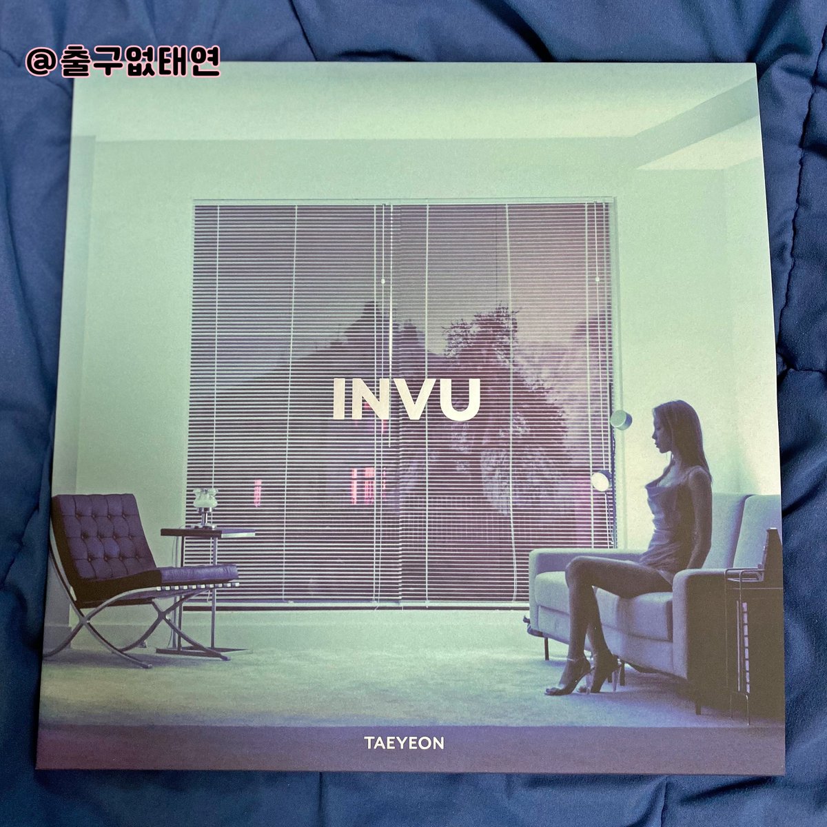 출구없태연 on Twitter: "태연 INVU 엘피 너무 예뻐💜"