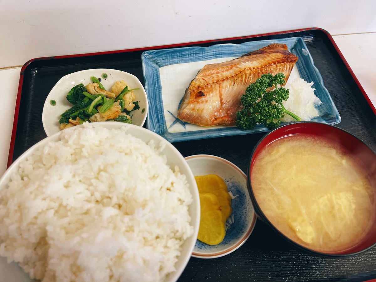 鶯 谷太郎 On Twitter 休日の昼 定食を二度食いがち