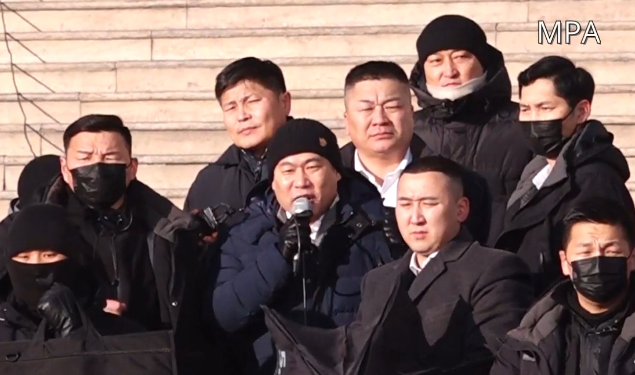 МонголУлс On Twitter Та нарыг захиалсан хүмүүсийн мэдээлэл надад ирсээр байна гэнээ T