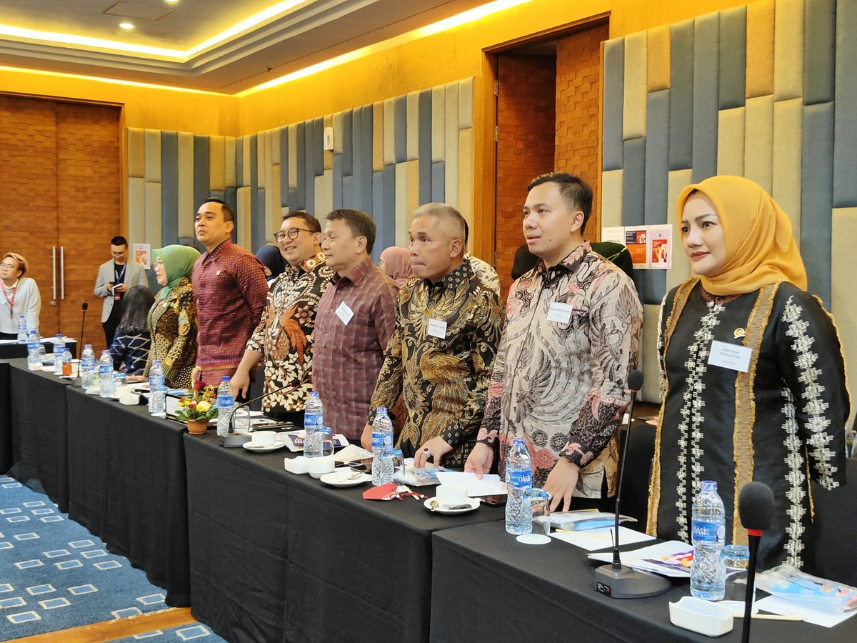 Siang ini, sbg Ketua BKSAP DPR RI menyampaikan Welcoming Remark on Research Launch kegiatan WFD ...