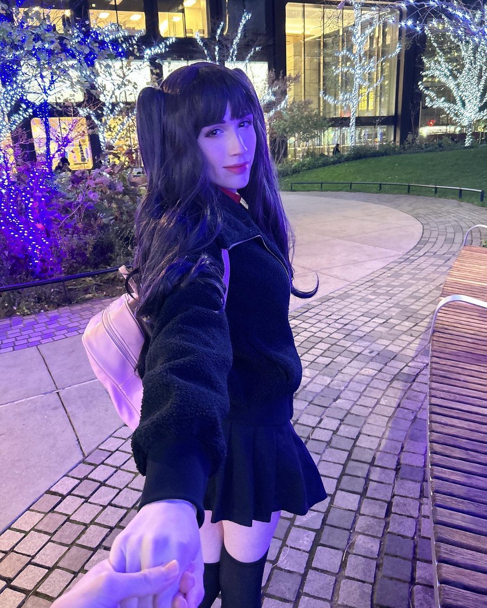 POV: We're doing the most lewd act (hand holding) 🍑💖Mimi Oh💖🍑 @ohdangmimi