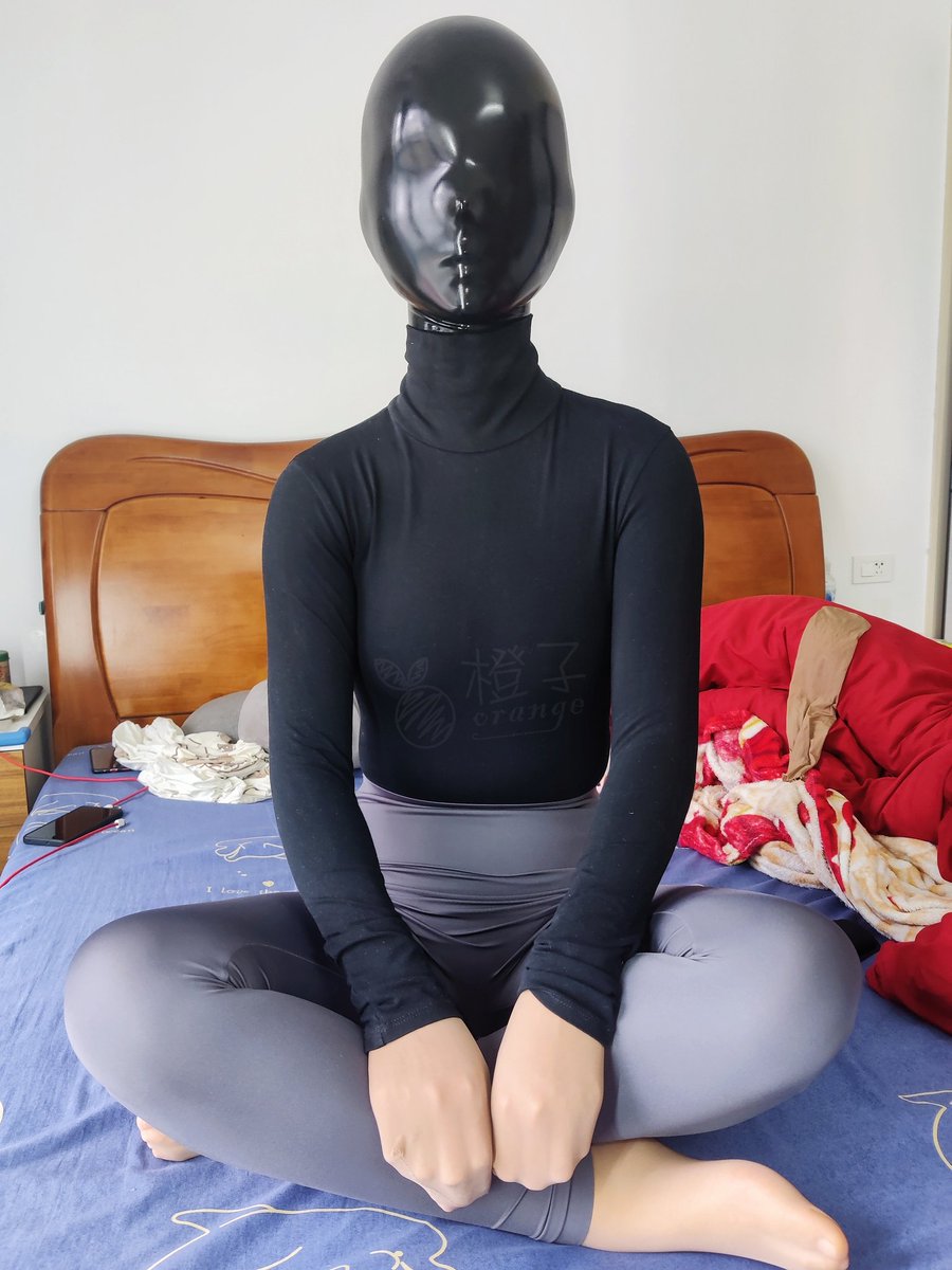 Mr.Orange on Twitter: "两层丝袜套头加上微孔加上头壳😝变成小聋瞎 #encasement #nylonencasement #pantyhoseencasement #全 ...