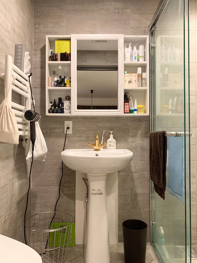 GINZA on Twitter: "【 #私と部屋 】デザイナーズ空間に溶け込むファッション＆ヴィンテージの魅力。アイテムの収納術も https://buff.ly/3ht15xo"