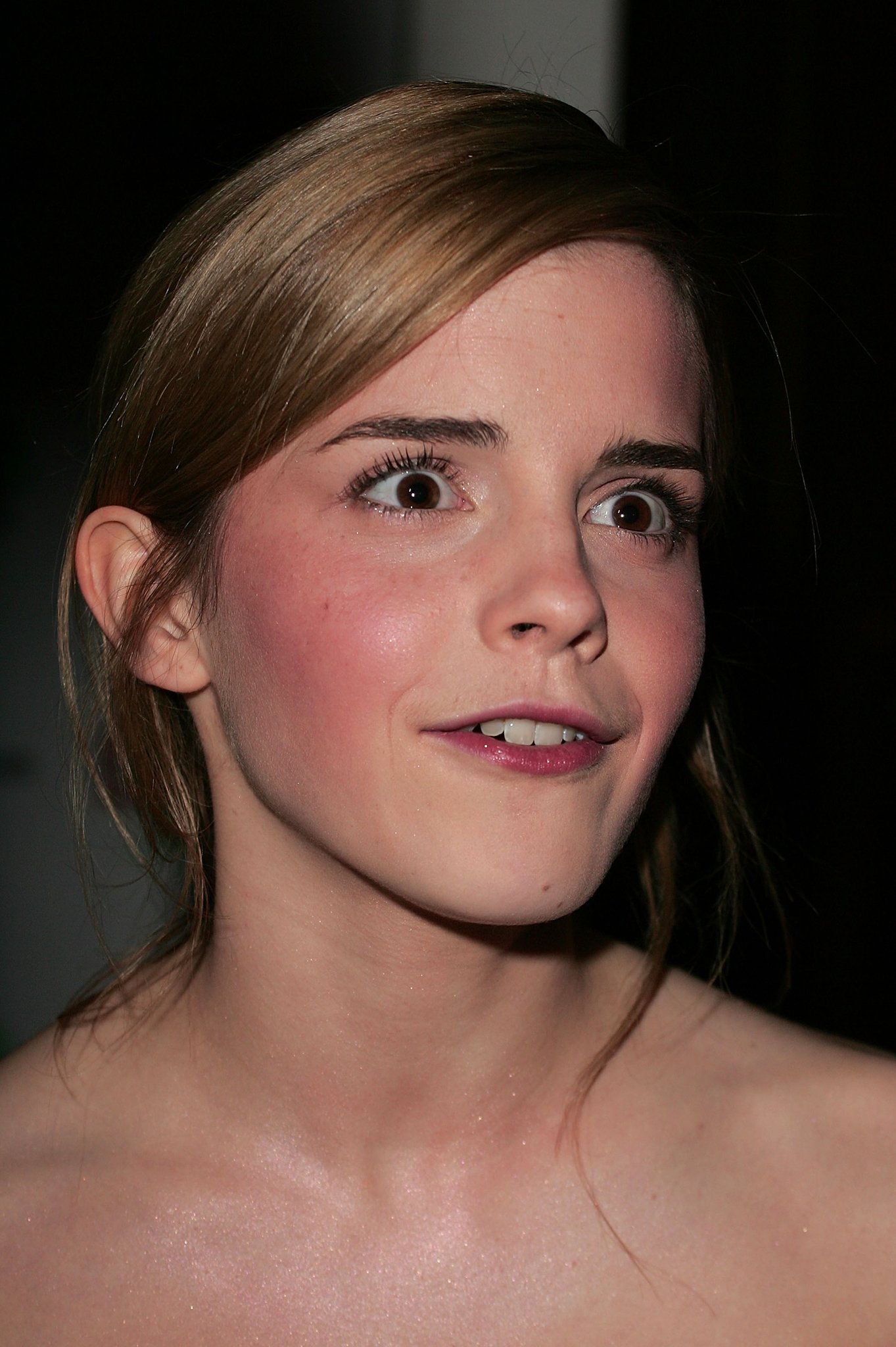 Emma Watson on Twitter: "GALLERY UPDATE! Added 71 HQ images from the Sony Ericsson Empire Awards ...