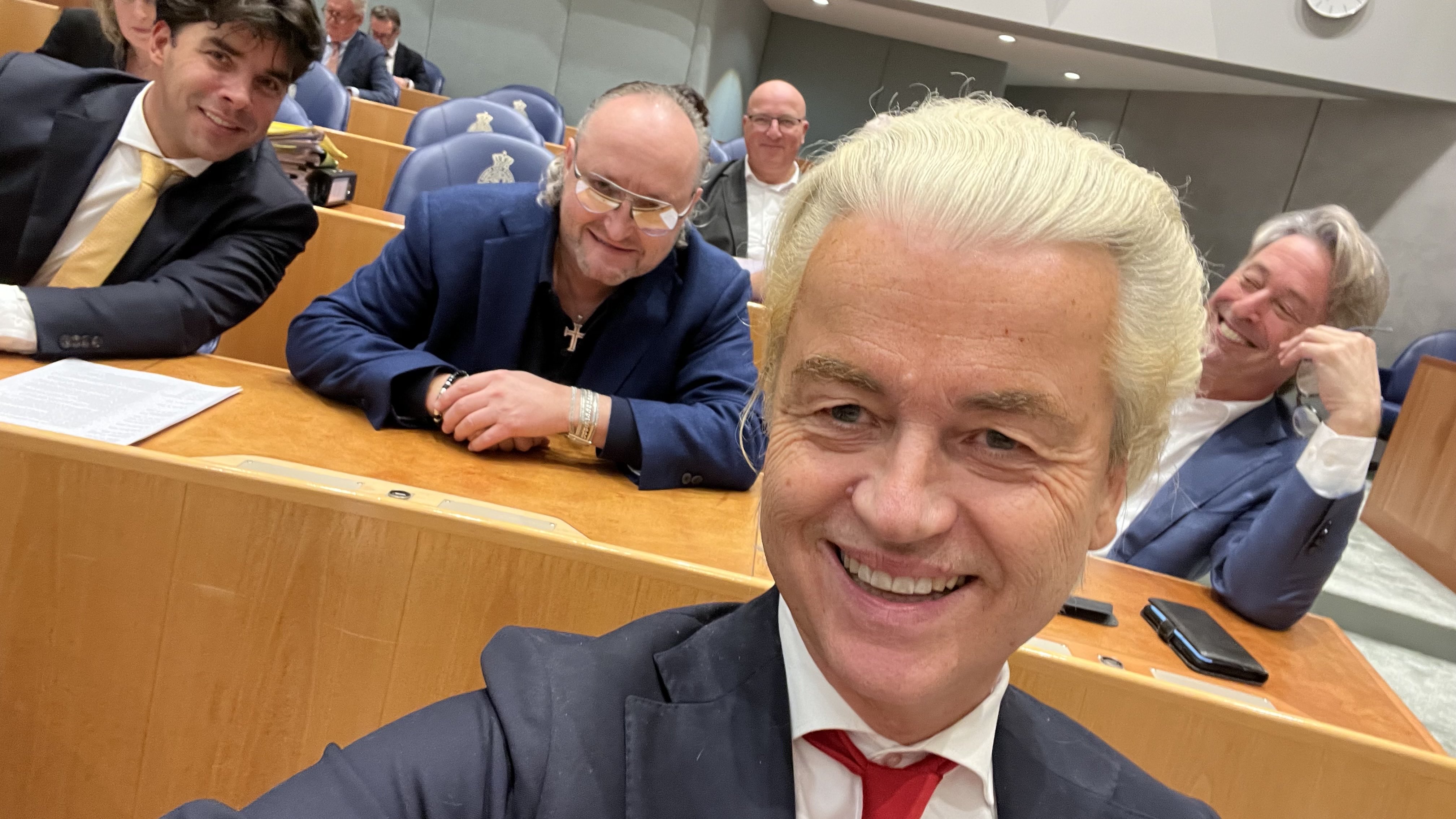 Geert Wilders on Twitter: "Stemmen met @leondejong, @realDionGraus, Sietse Fritsma (achterste ...