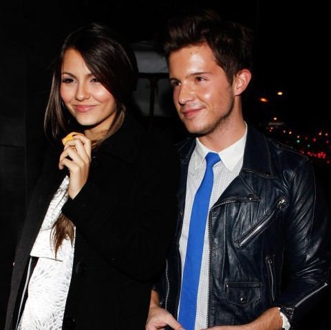 Victoria Justice Brasil on Twitter: "Victoria Justice & Simon Curtis há 13 anos atrás do lado de ...