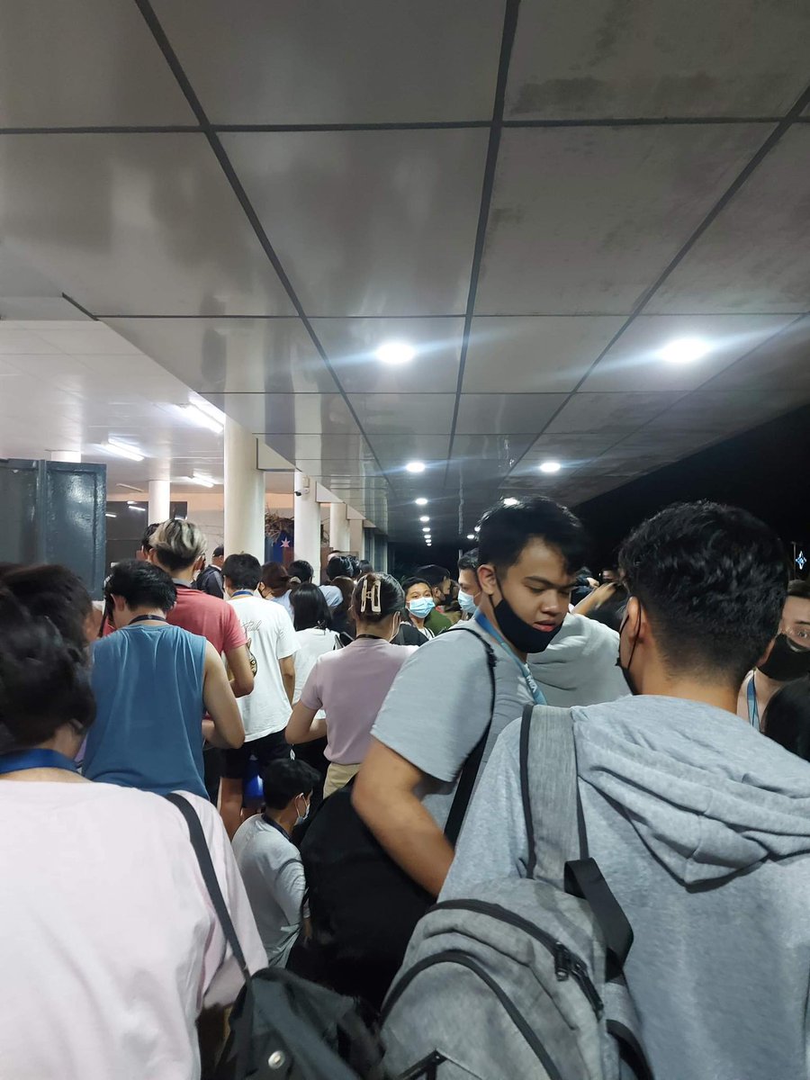 The GUIDON on Twitter: "LOOK: Ateneo students flocked to Xavier Hall and Colayco Pavilion at 4 ...