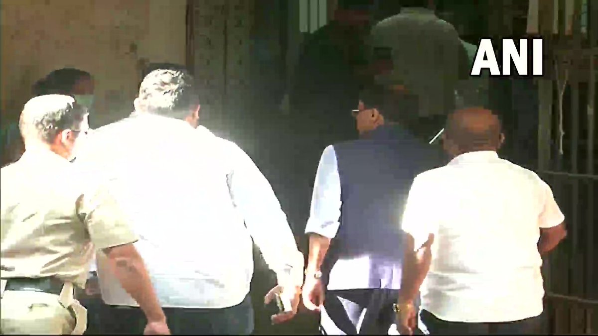 NDTV on Twitter: "Maharashtra | Shiv Sena (Uddhav Balasaheb Thackeray) MP Sanjay Raut arrives at ...