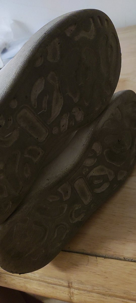 咪女扫楼（ 我女性！23岁！） on Twitter: "粉丝打胶的另外双小白鞋，这双小白鞋 味道肯定很大，痕迹怎么深 #扫楼 #白鞋 #打胶 #接投稿曝光"