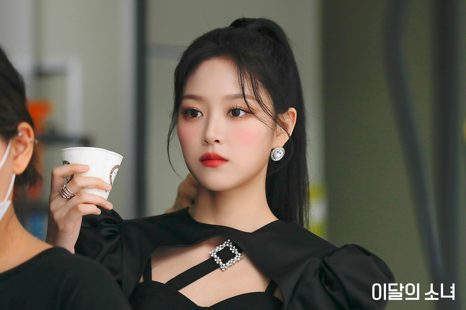 💫 Orrery/nim on Twitter: "#LOONA Naver Post: LUMINOUS MV Filming 1/11 https://t.co/zewZpRysRH ...
