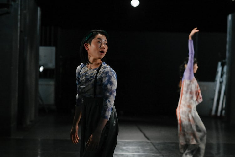 ステージナタリー on Twitter: "涌田悠＆田上碧、言葉とダンスと歌で紡ぐコラボパフォーマンス「千年とハッ」（舞台写真 / コメントあり） https://natalie.mu ...