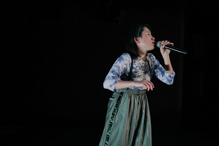 ステージナタリー on Twitter: "涌田悠＆田上碧、言葉とダンスと歌で紡ぐコラボパフォーマンス「千年とハッ」（舞台写真 / コメントあり） https://natalie.mu ...