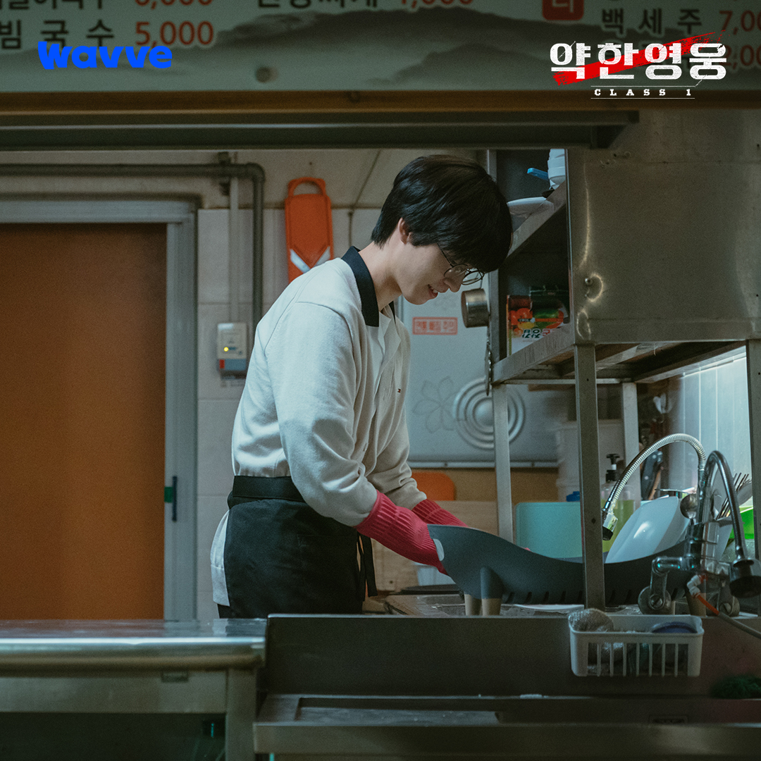 Wavve (웨이브) on Twitter: "3주 연속 OTT 화제성 1위!! 약한영웅 헌정 삼행시 약: 약한영웅 / 영: 인기의 / 즈: 신 삼행시가 이상하다구요 ...