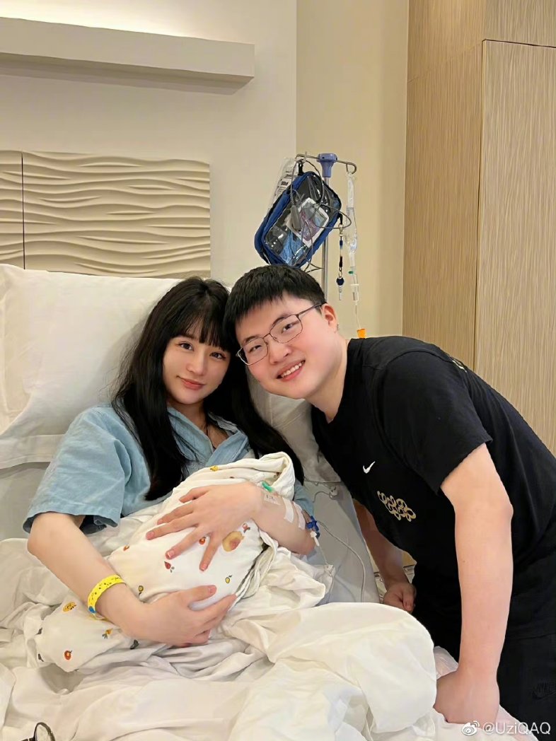 LPL Fanclub on Twitter: "Uzi posted a pic of himself, his wife and their child. It's a boy ...
