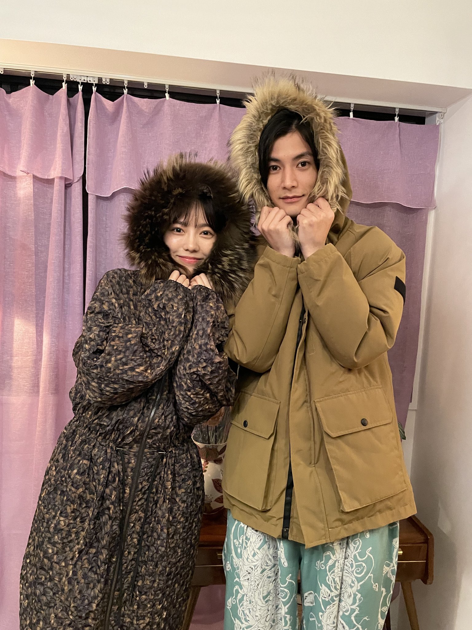『私のシてくれないフェロモン彼氏』『階段下のゴッホ』【ドラマストリーム公式】 On Twitter シて彼 第5話放送まであと2日🤍 フードを被った黎島崎遥香と柊人渡邊圭祐の