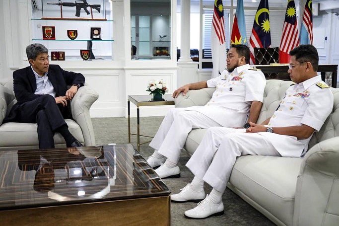 Mohamad Haji Hasan on Twitter: "Menerima kunjungan hormat daripada Panglima Tentera Laut ...