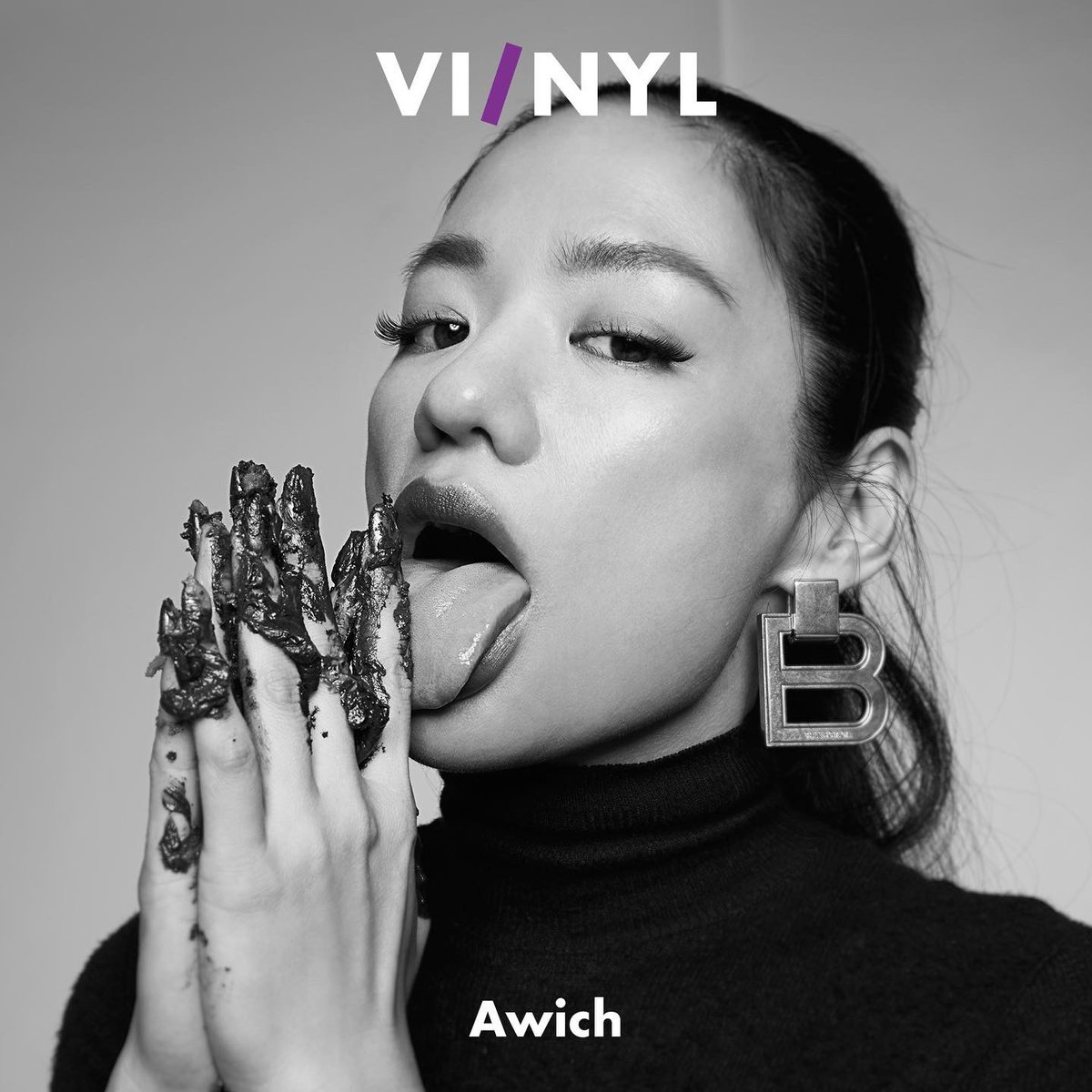 Awich on Twitter: "『VI/NYL（バイ＆ナル）』# 010 発売中「©VI/NYL」私と真っ向勝負で向き合ってくれた合計30P😍いろんな私の表情を撮ってもらってフォトブック ...