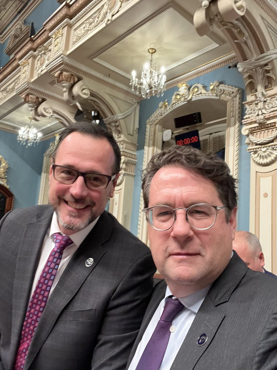 André Pitre (Telegram: t.me/LuxMediaQC) on Twitter: "Un chien n’a qu’un seul maître."