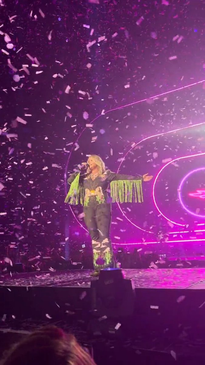 Las Vegas we don’t wanna go home!! 16 more shows for my Velvet Rodeo ...