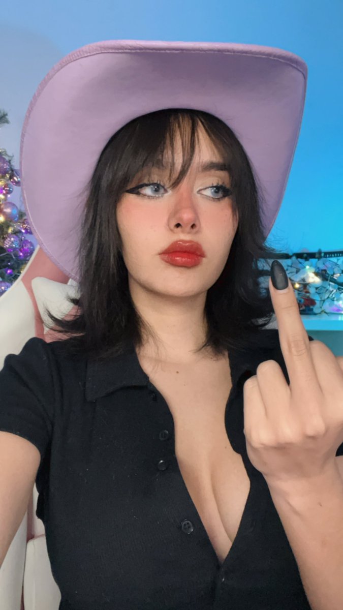 🌸LAIMUN🌸 on Twitter: "Aiuda me siento raro 😔 ~> https://twitch.tv/xlightmoonx"